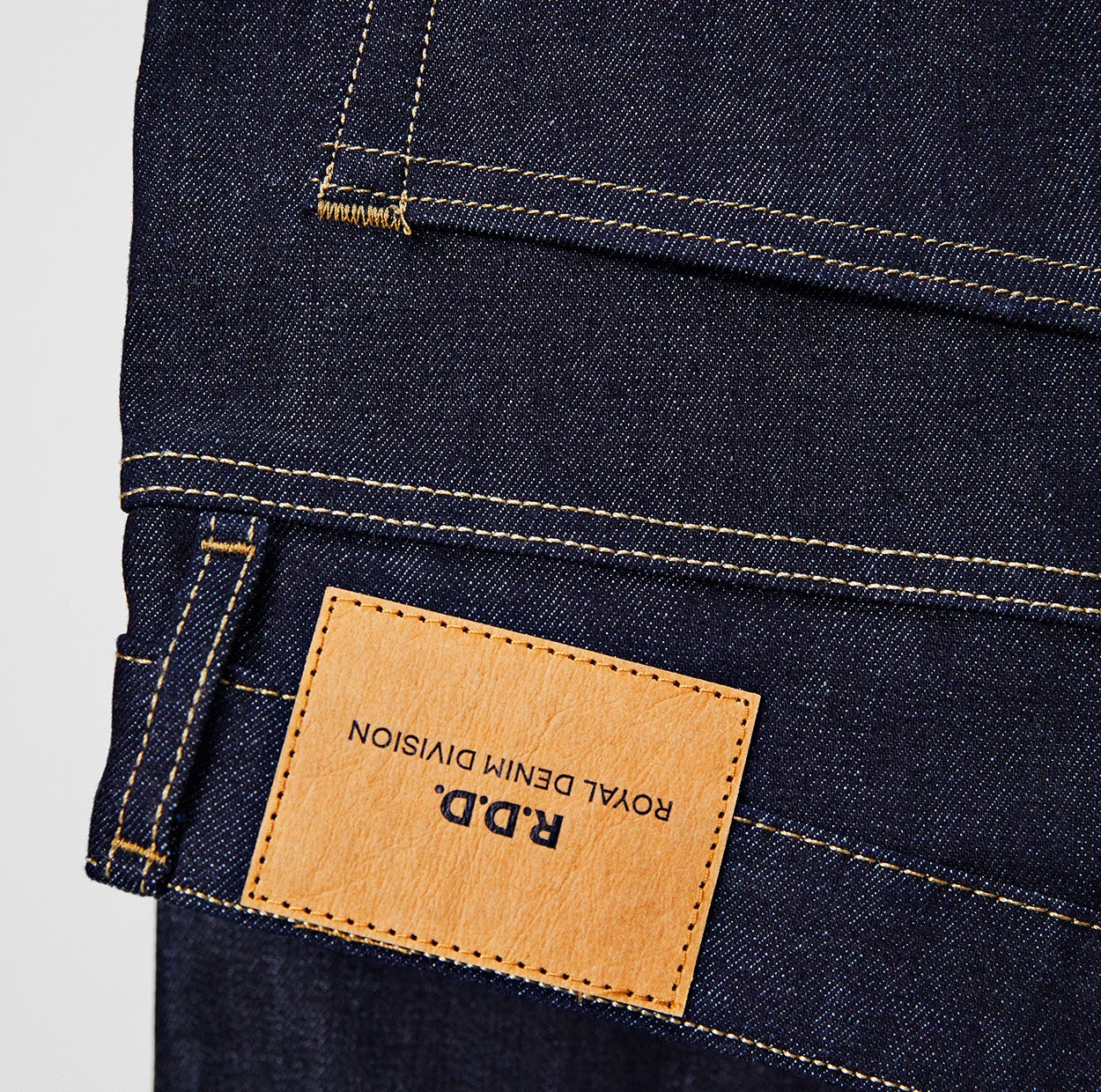 R.D.D. | Menswear in Solid Materials